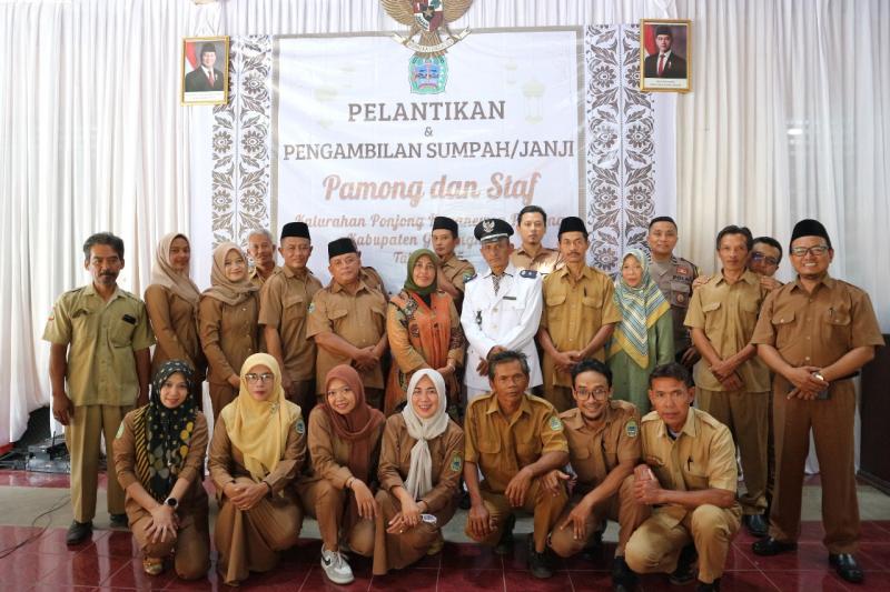 Pelantikan dan Pengambilan Sumpah Pamong dan Staf Kalurahan Ponj